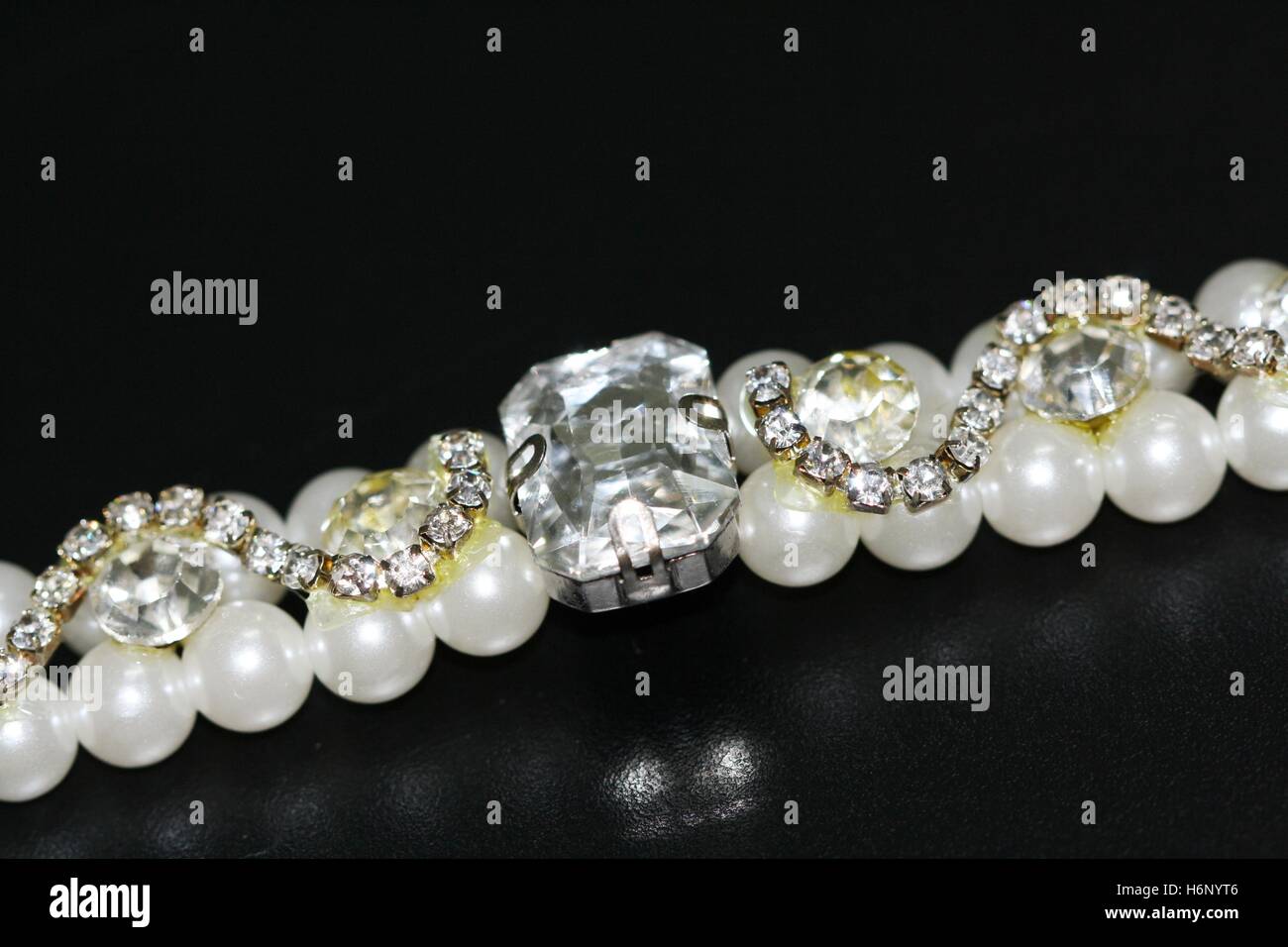 Pearl belt hi-res stock photography and images - Alamy