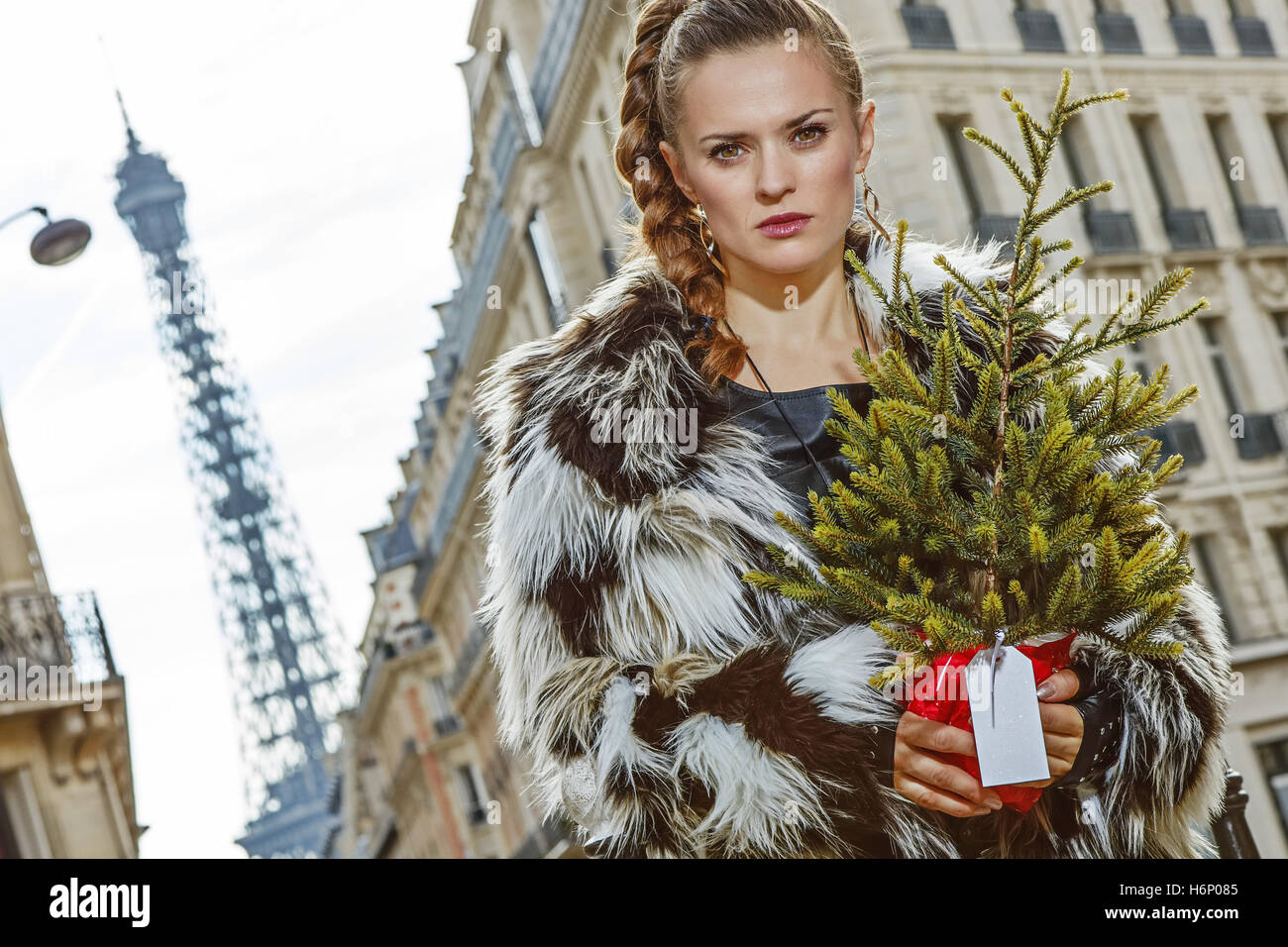 Paris trendy hi-res stock photography and images - Alamy