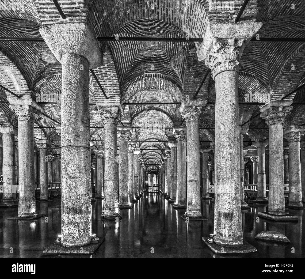 Basilica cistern yerebatan sarayi istanbul Black and White Stock Photos ...