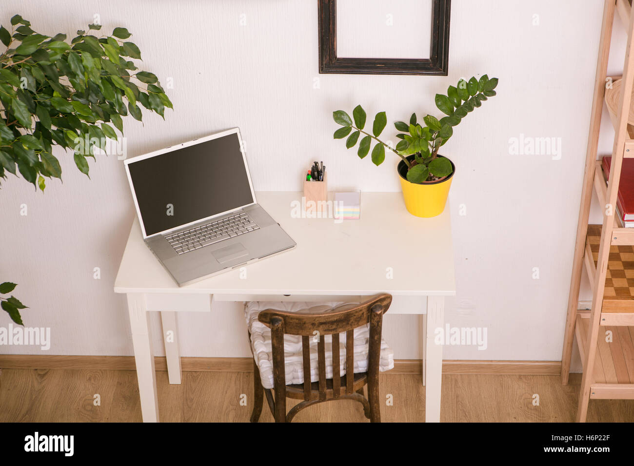 Computer table top hi-res stock photography and images - Alamy