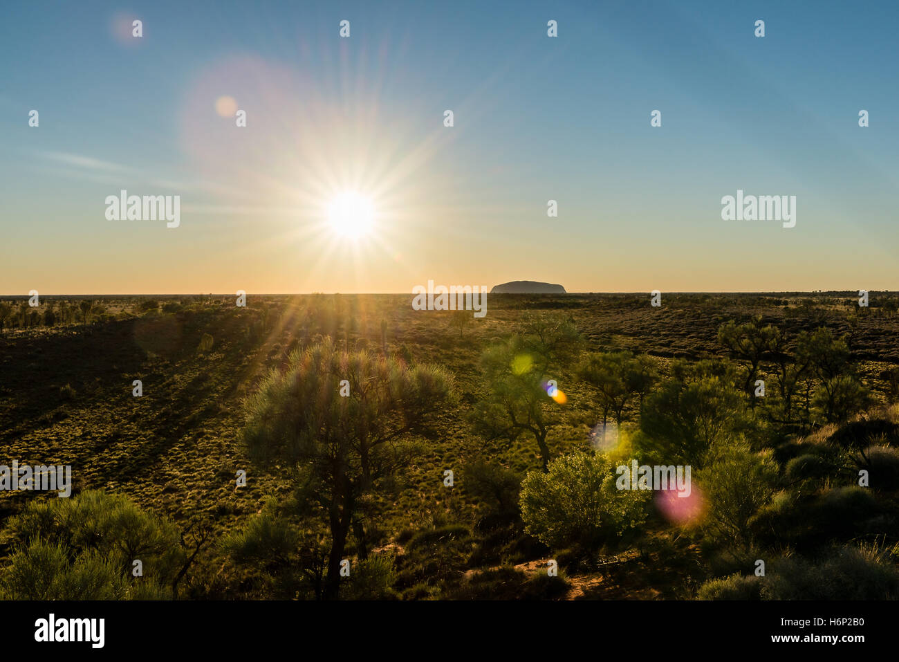 Sunrise at Uluru with clear sky and sun flare Stock Photo - Alamy