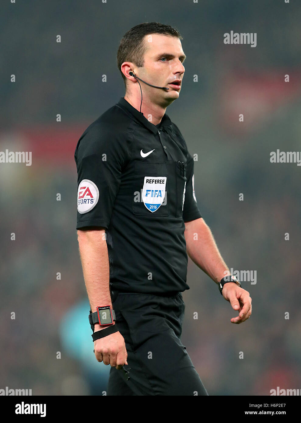 Referee Michael Oliver Stock Photo - Alamy