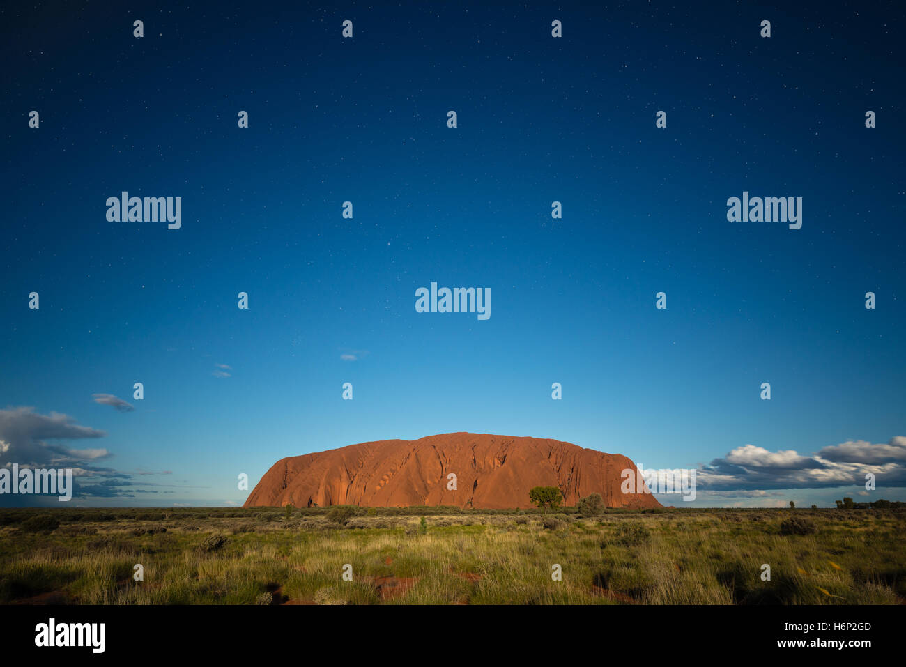 Night sky over Uluru Stock Photo - Alamy