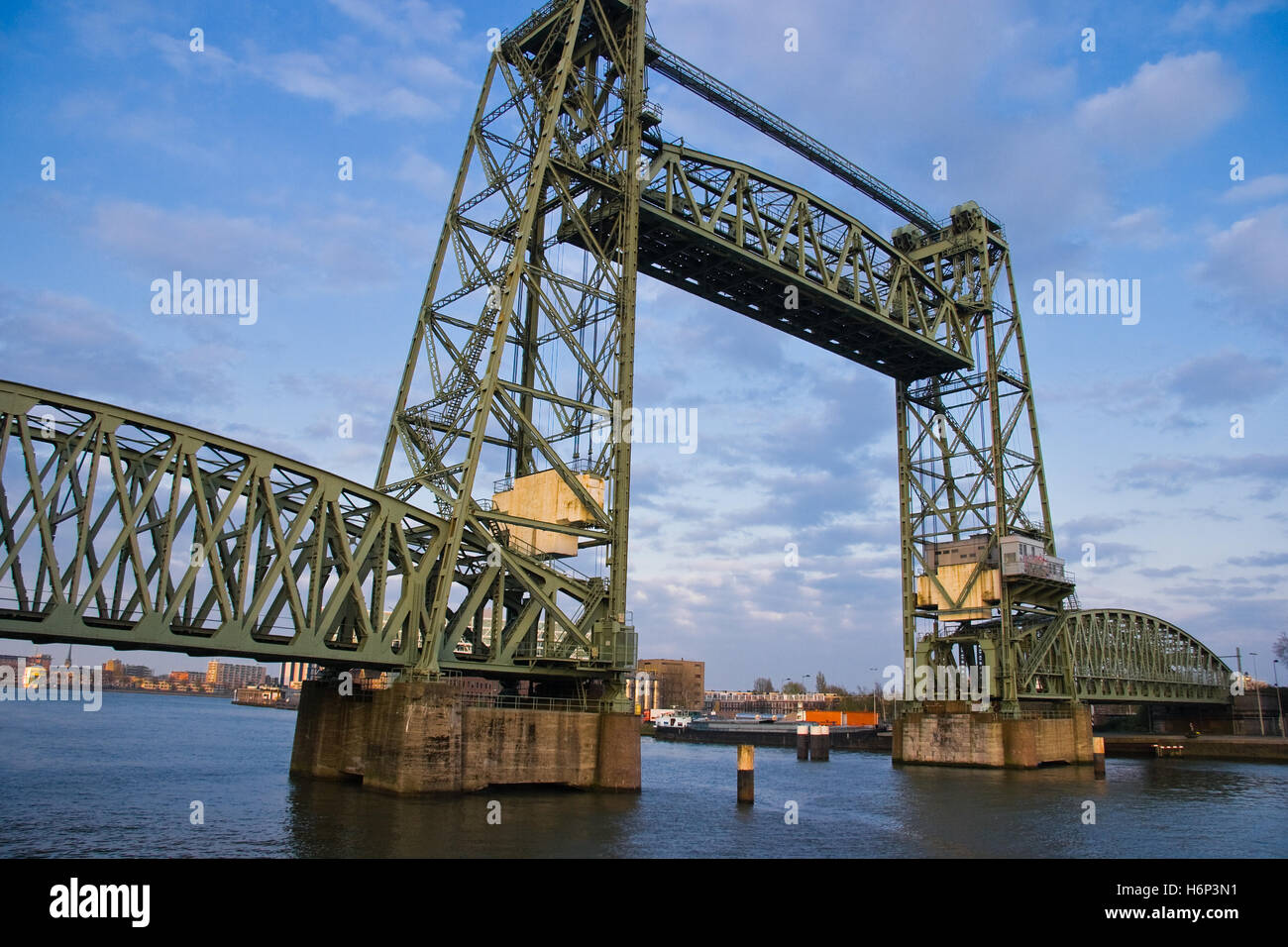 Lifting bridges hi-res stock photography and images - Alamy