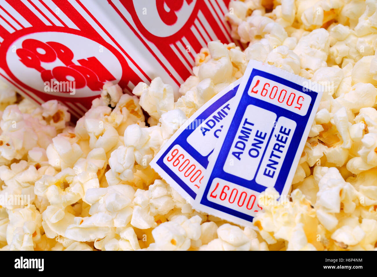 Overflowing popcorn hi-res stock photography and images - Alamy