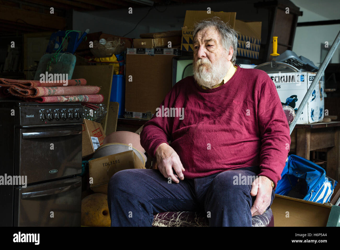 Scruffy old man hi-res stock photography and images - Alamy
