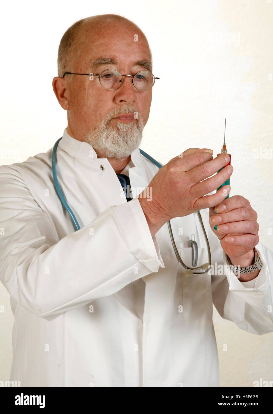 doctor with syringe Stock Photo - Alamy