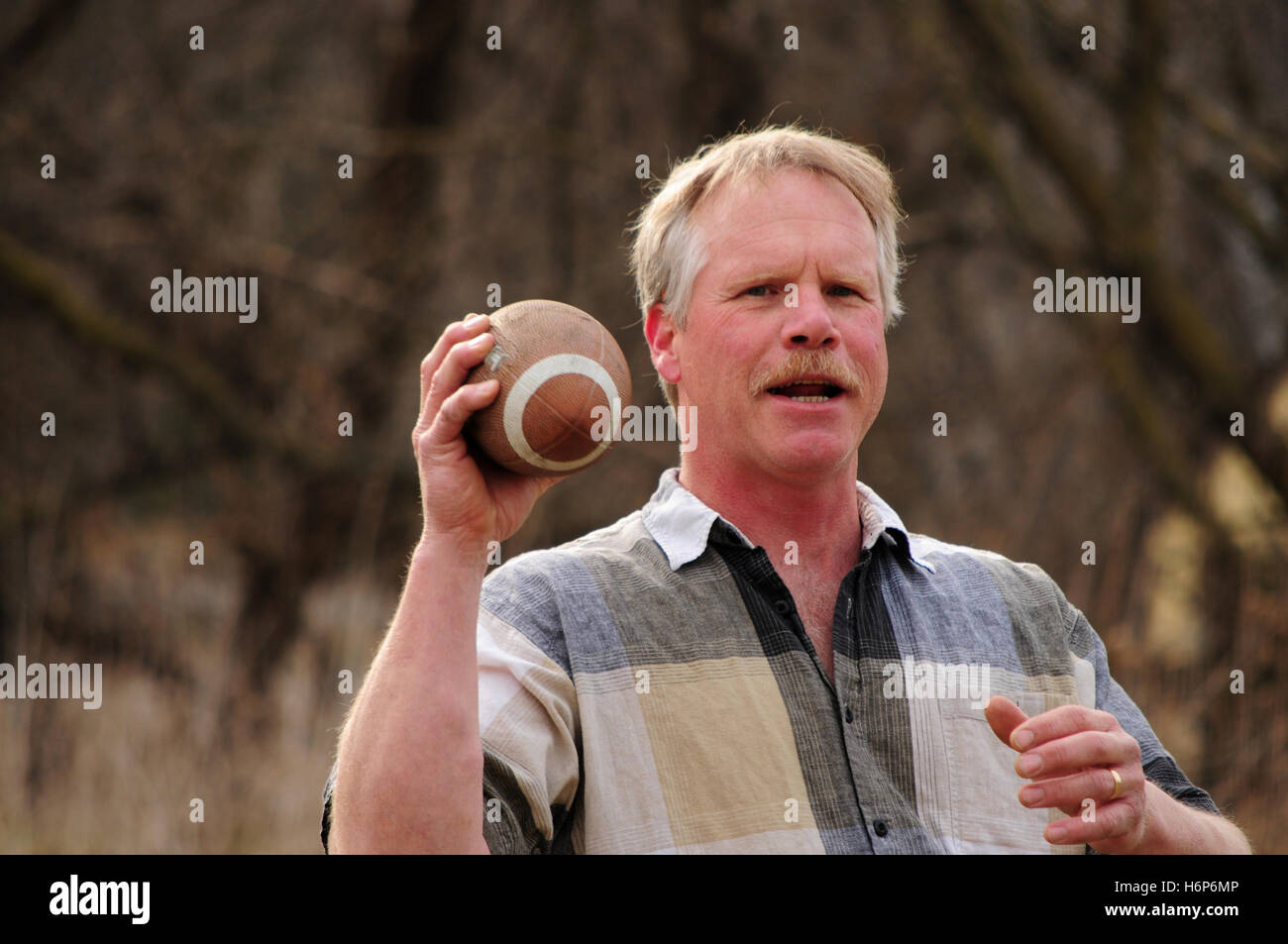 Elderly people play soccer hi-res stock photography and images - Alamy