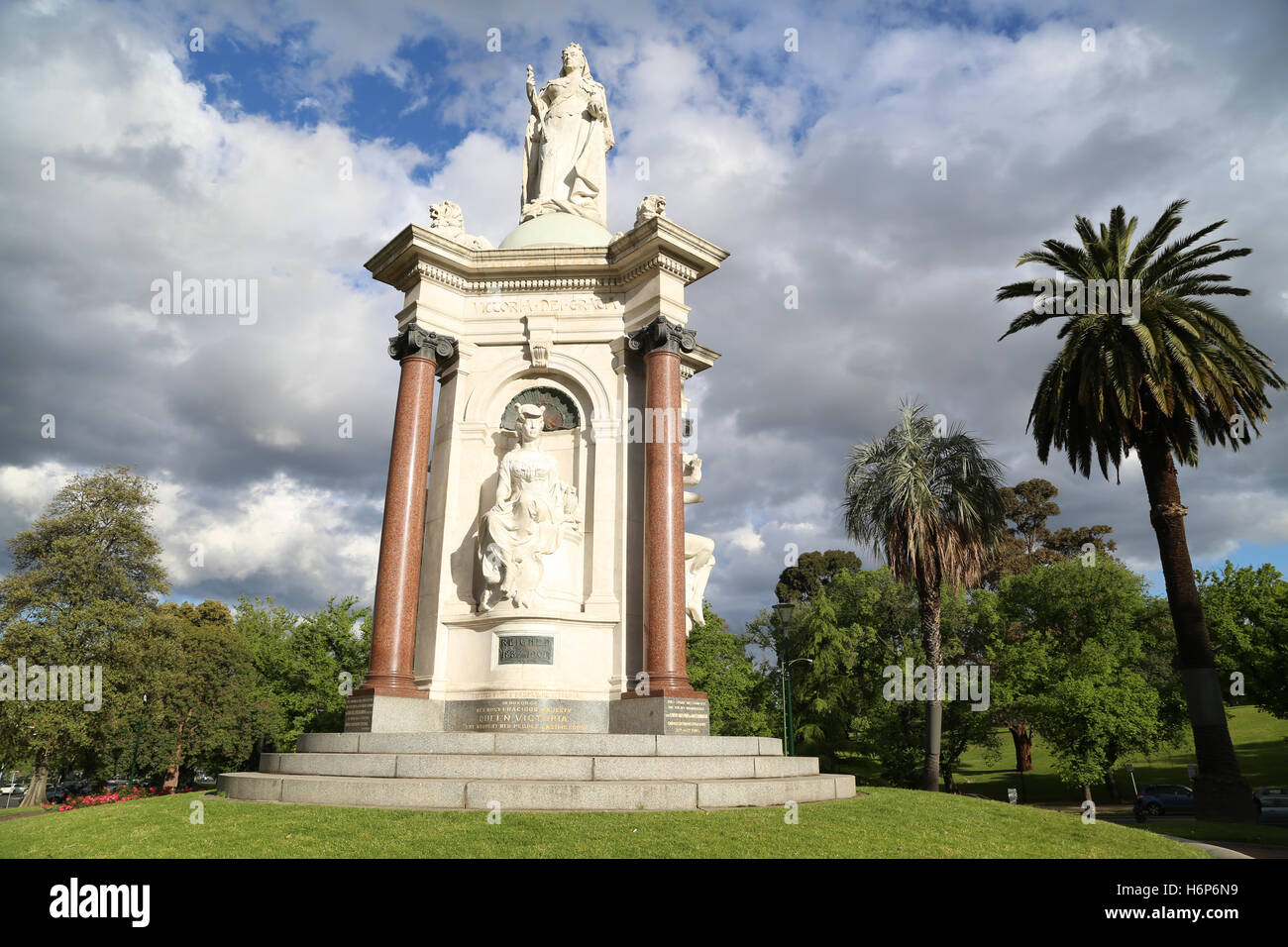 The Queen Victoria Monument in the Queen Victoria Gardens, Melbourne ...