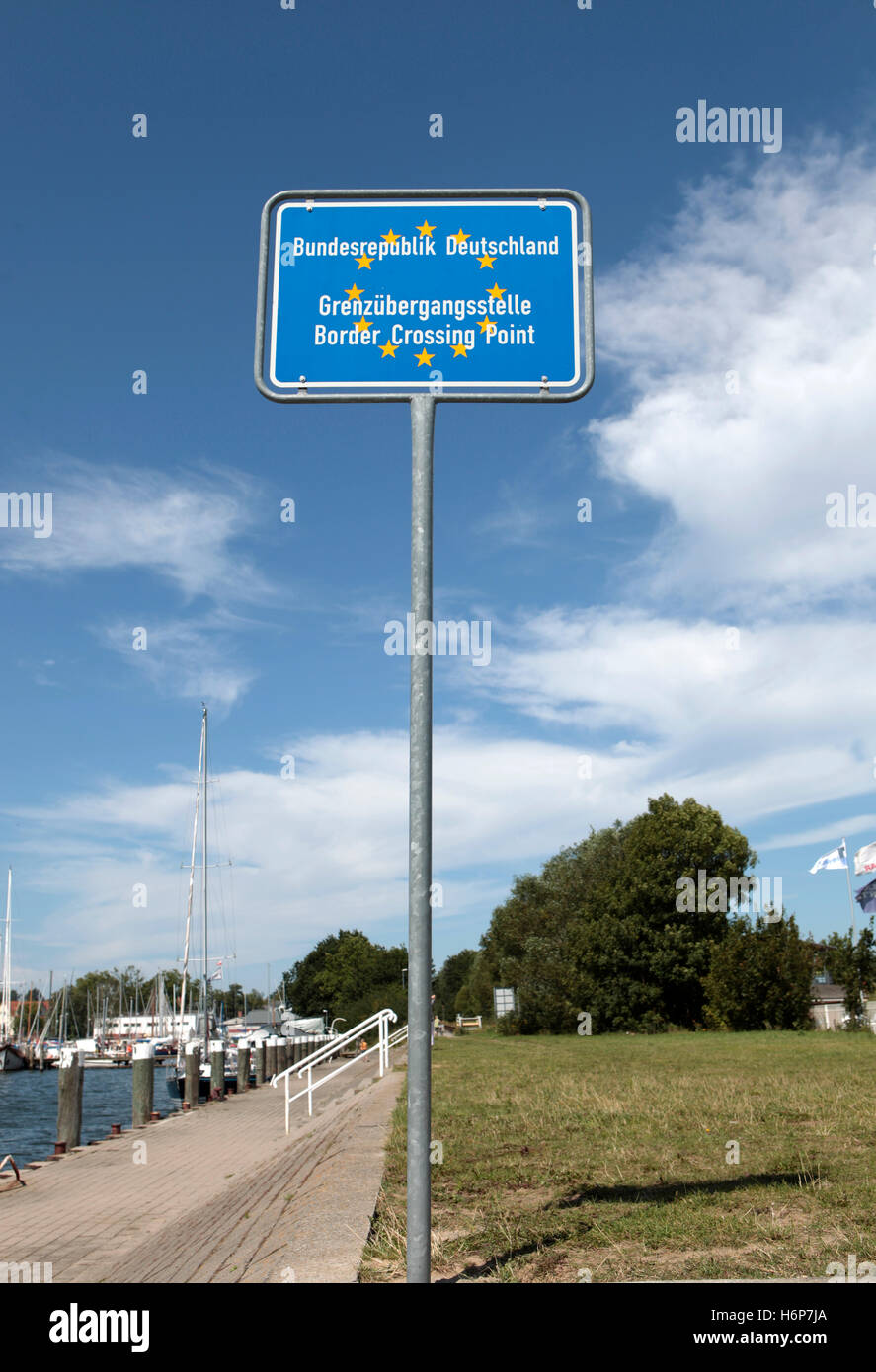 Border signs hi-res stock photography and images - Alamy