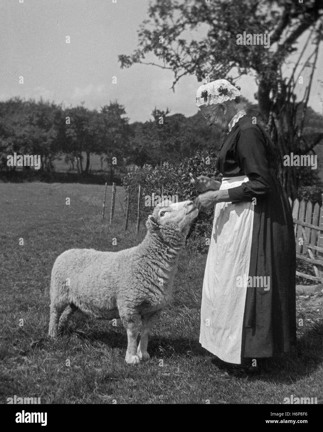 Woman Vintage Mono High Resolution Stock Photography and Images - Alamy