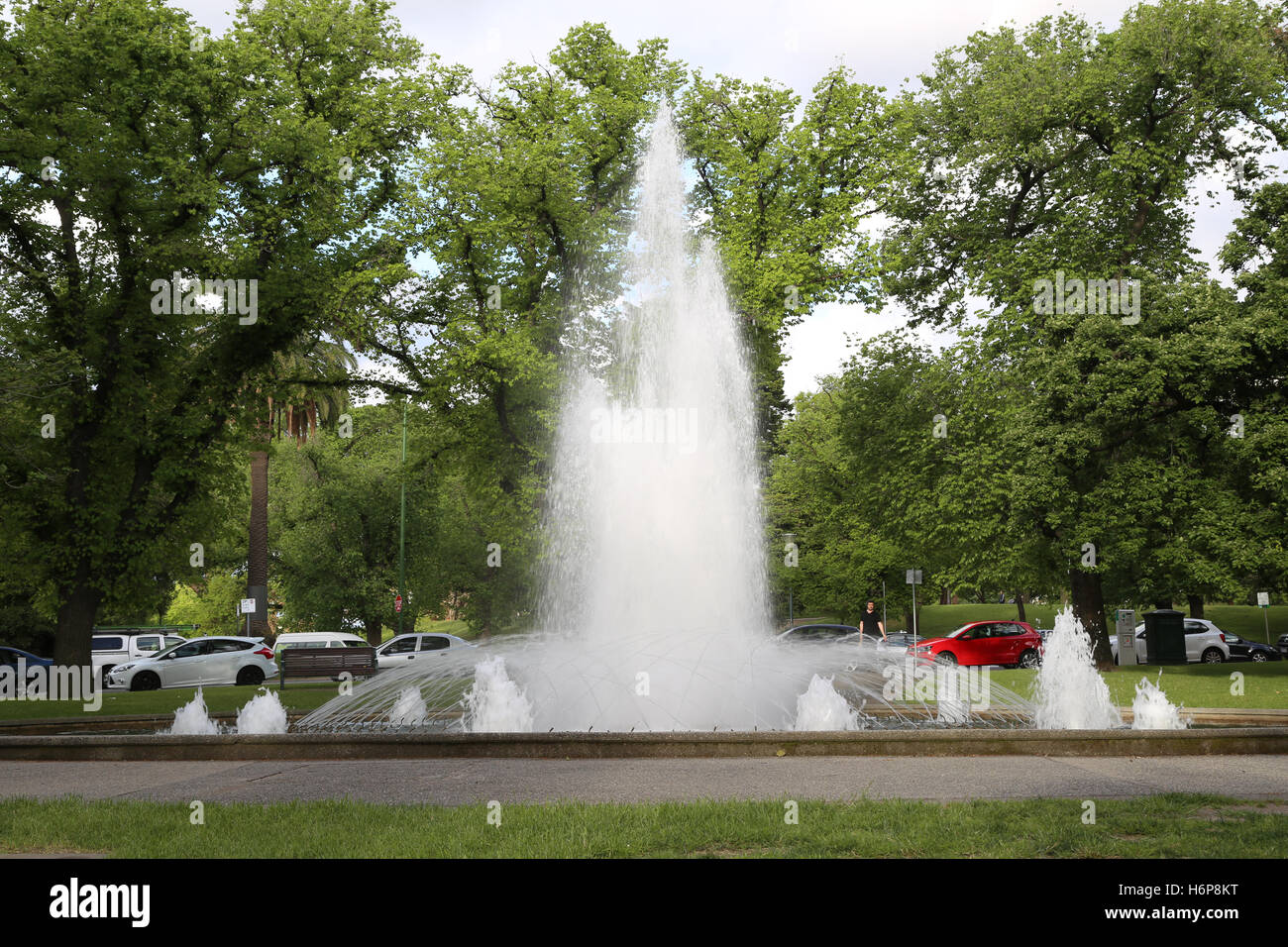Walker Fountain between St Kilda Road and Linlithgow Avenue, Melbourne ...