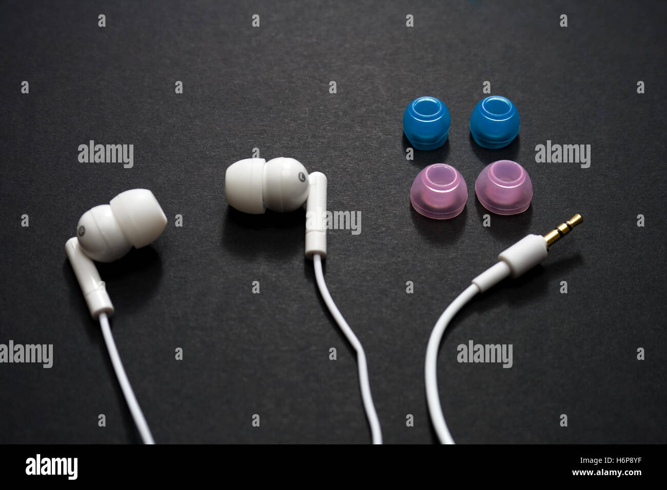 Electronic earbuds hi-res stock photography and images - Alamy