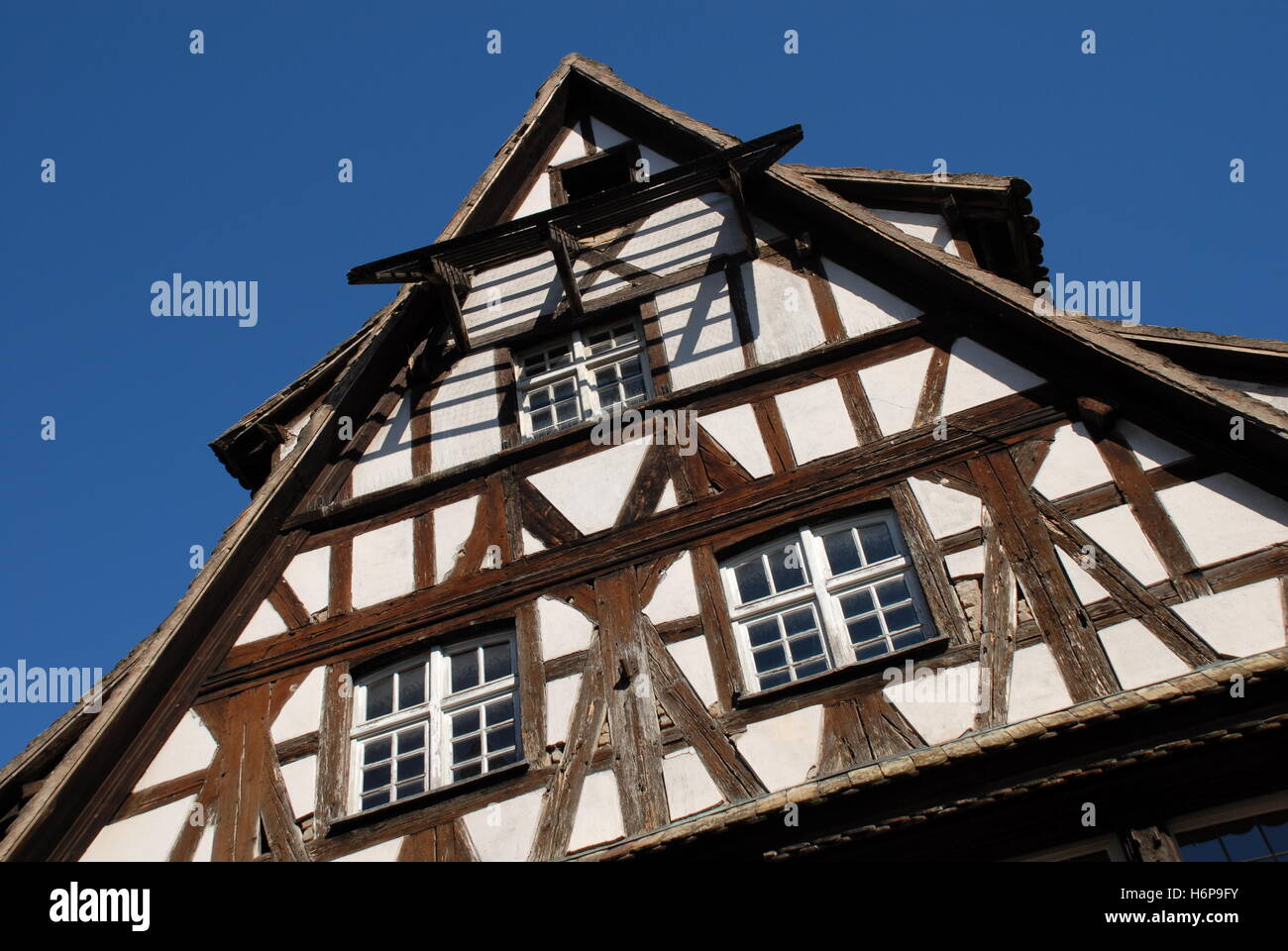 Buildings frame work hi-res stock photography and images - Alamy