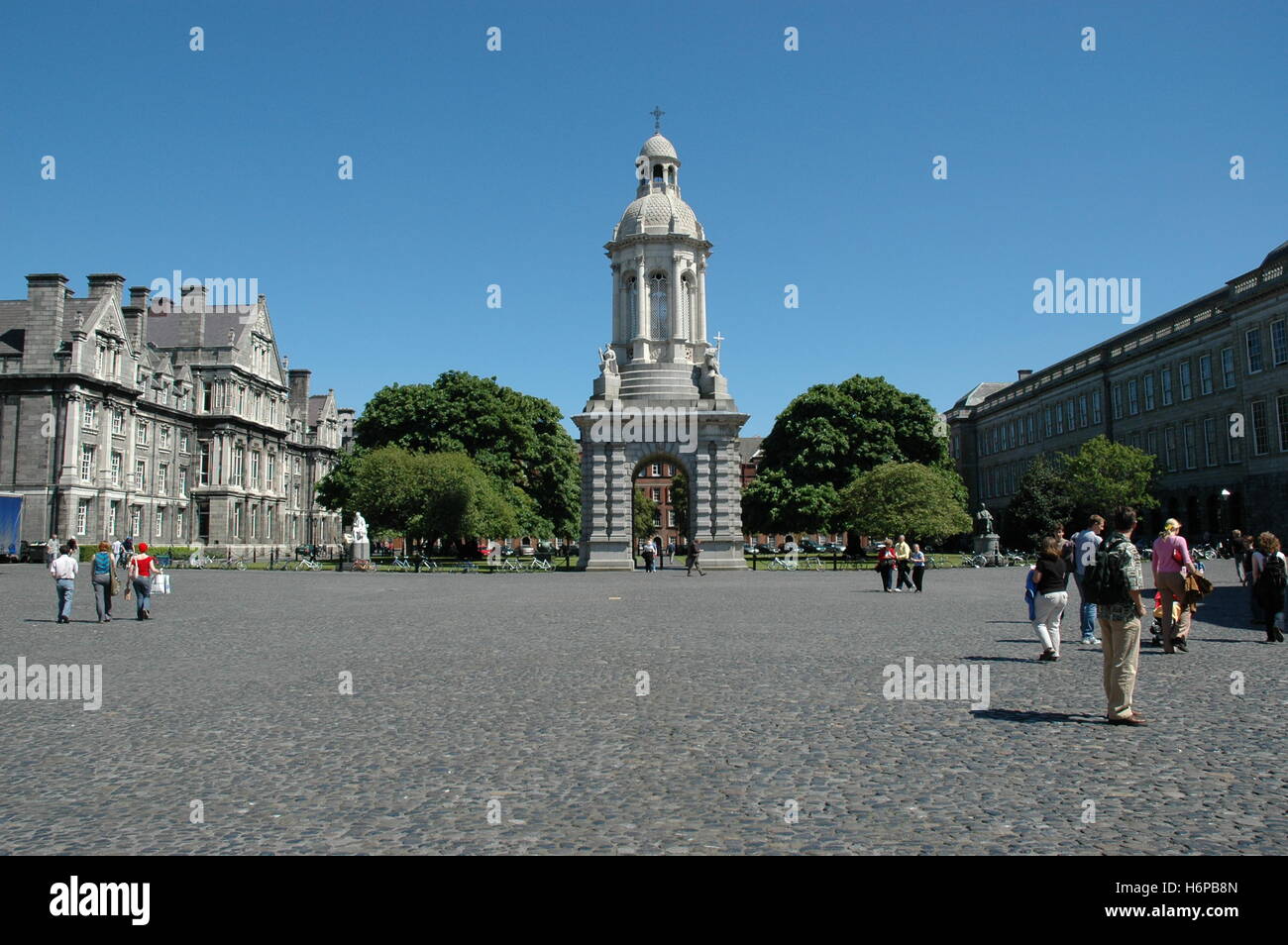 Trinity college dublin construction hi-res stock photography and images ...