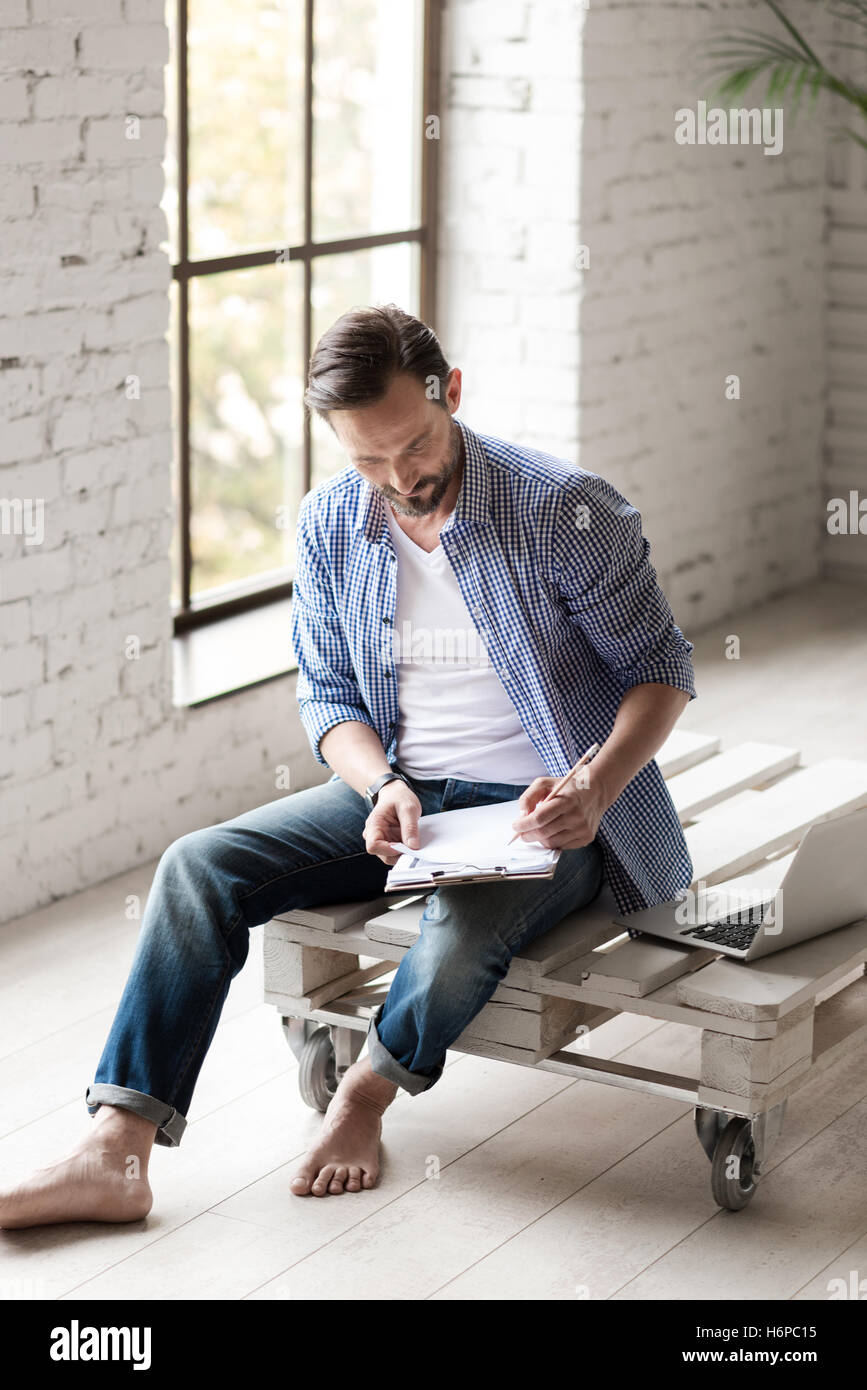 Serious note hi-res stock photography and images - Alamy