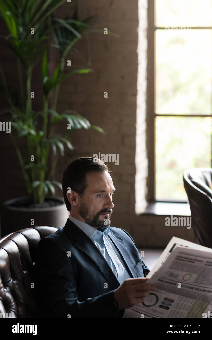 Sofa man suit newspaper read hi-res stock photography and images - Alamy