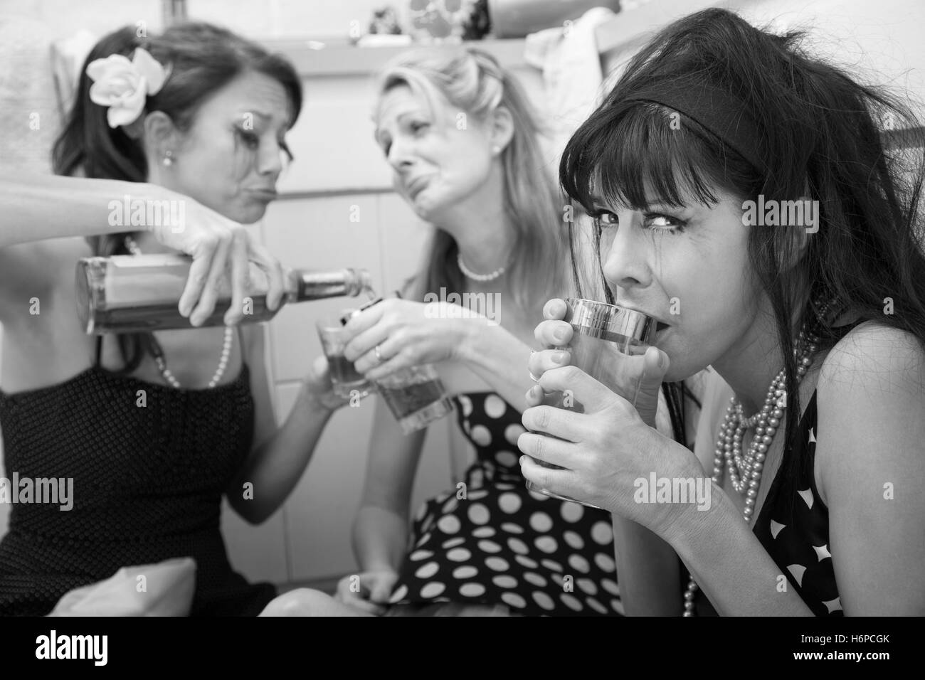 1960s women alcohol hi-res stock photography and images - Alamy