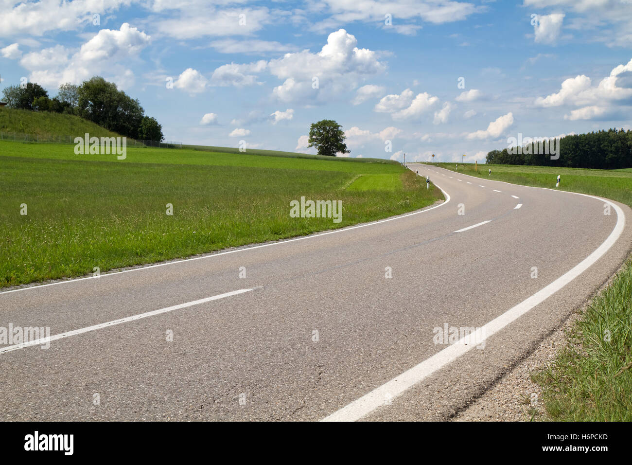 Country road landscapes hi-res stock photography and images - Alamy