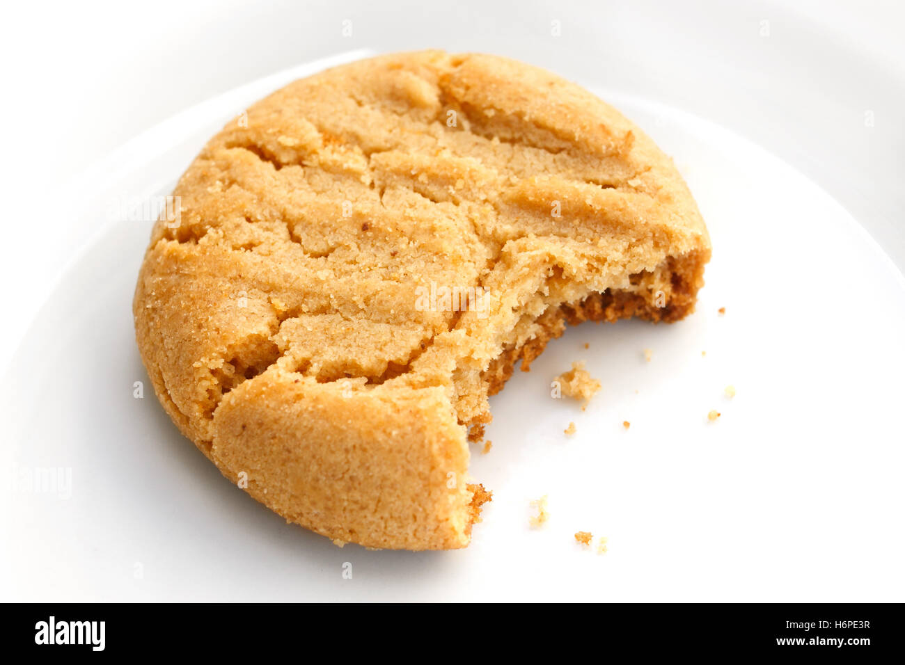 Home made peanut butter cookie bitten Stock Photo - Alamy