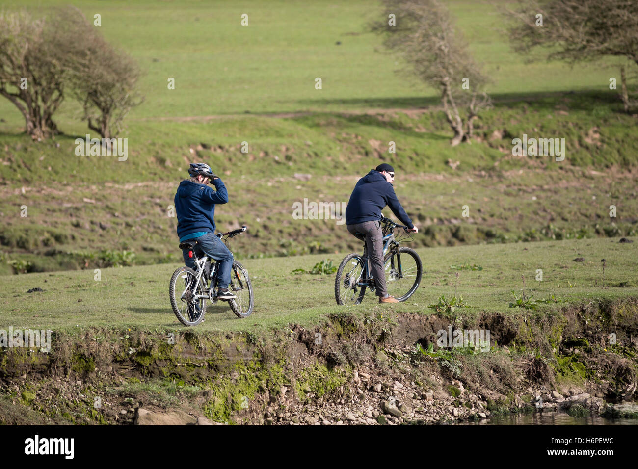 Riding bikes hi-res stock photography and images - Alamy
