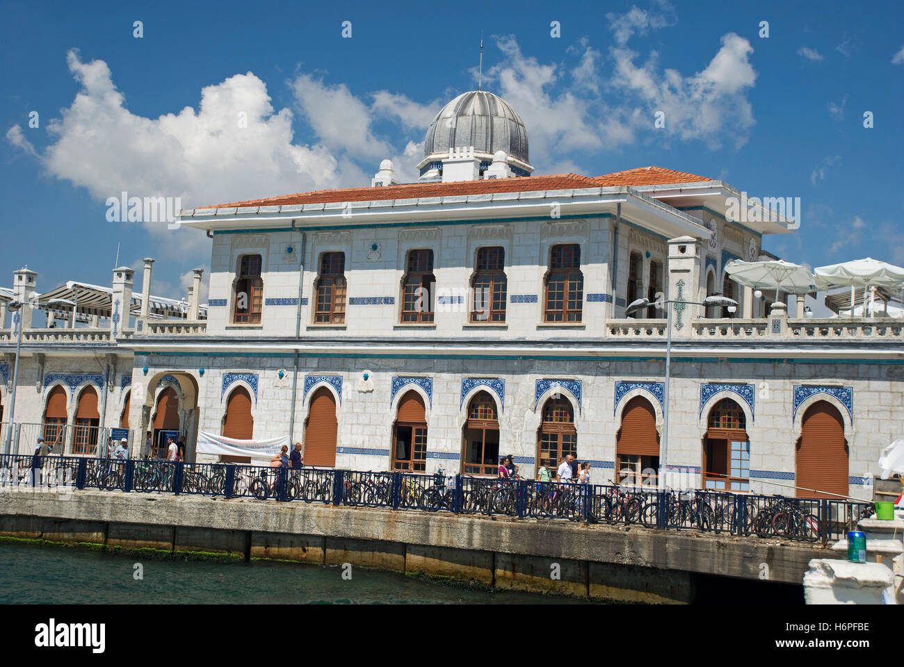 Strandpromenade von buyukada istanbul hi-res stock photography and ...