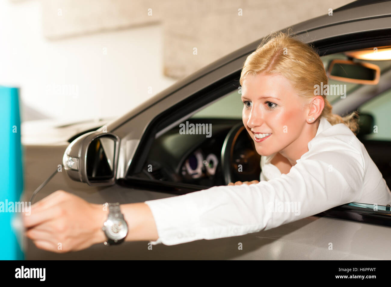 Car drives out parking garage hi-res stock photography and images - Alamy