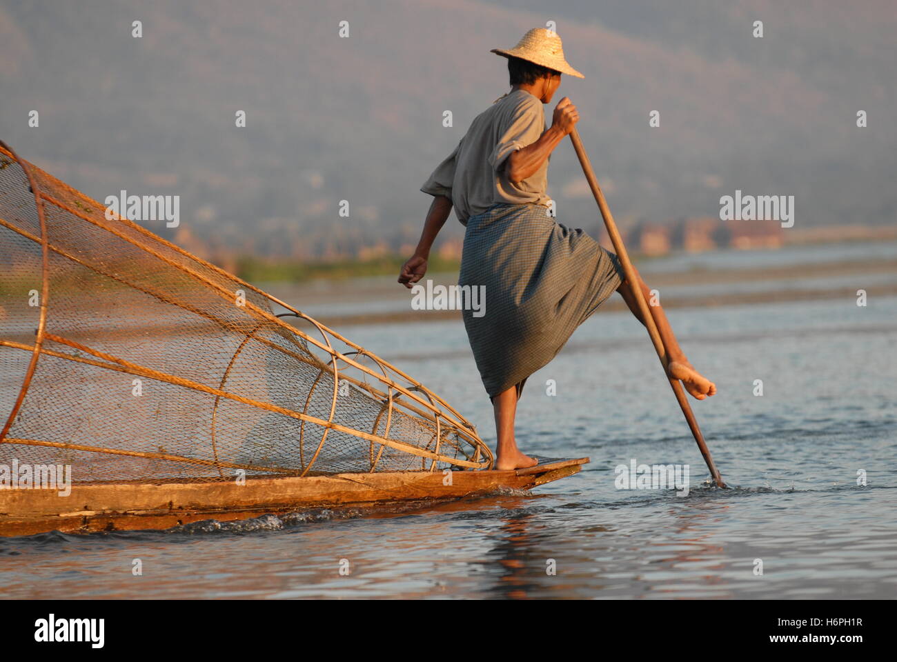 fisherman on inle lake Stock Photo - Alamy