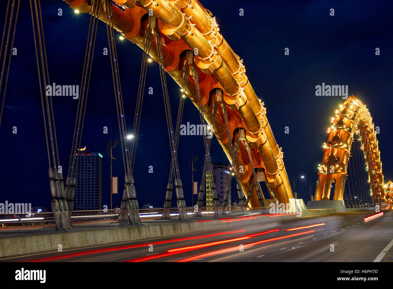 Dragon Bridge (Cau Rong) over the River Han at dusk. Da Nang city ...