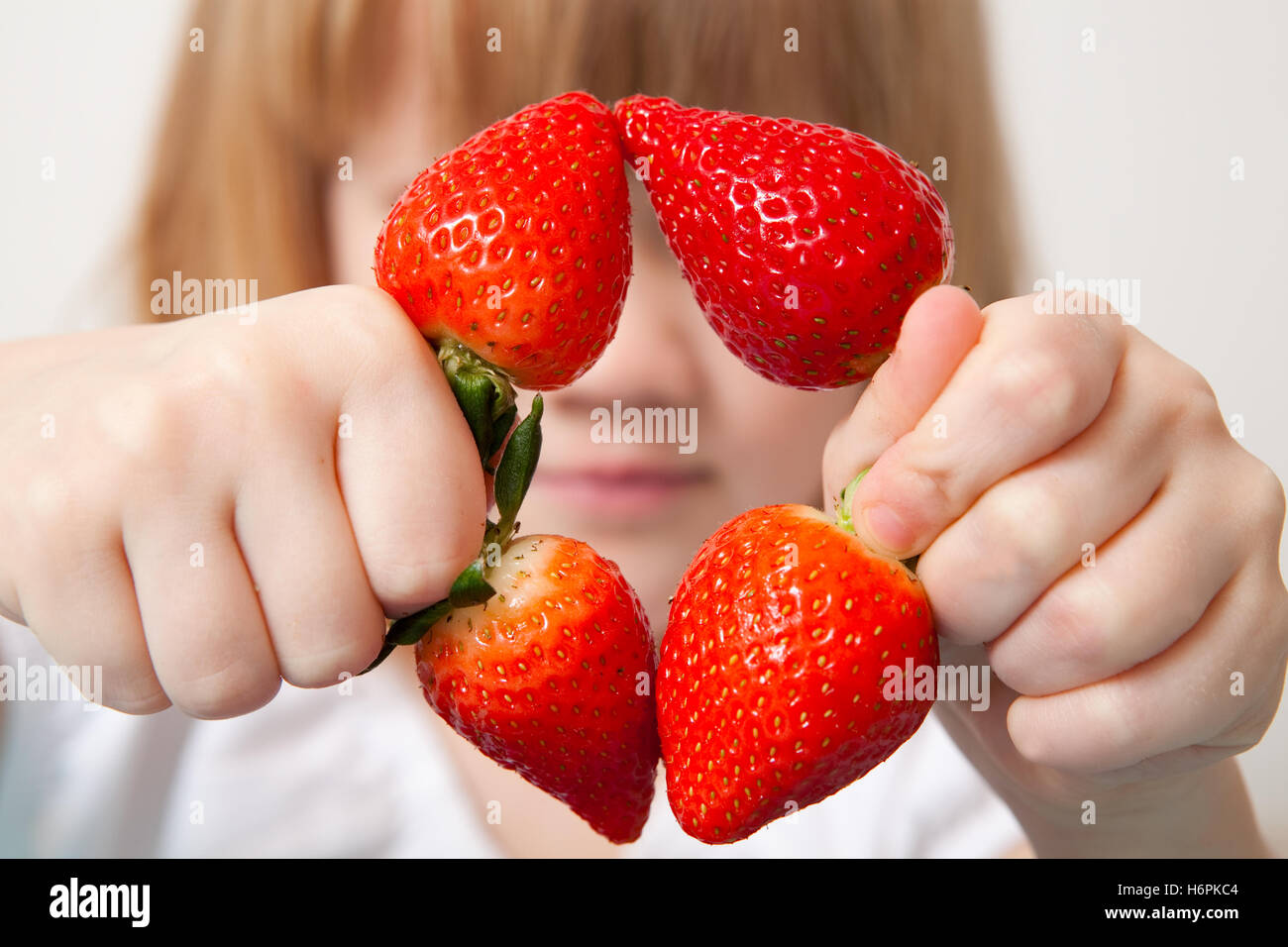 Red tiny fruits hi-res stock photography and images - Alamy