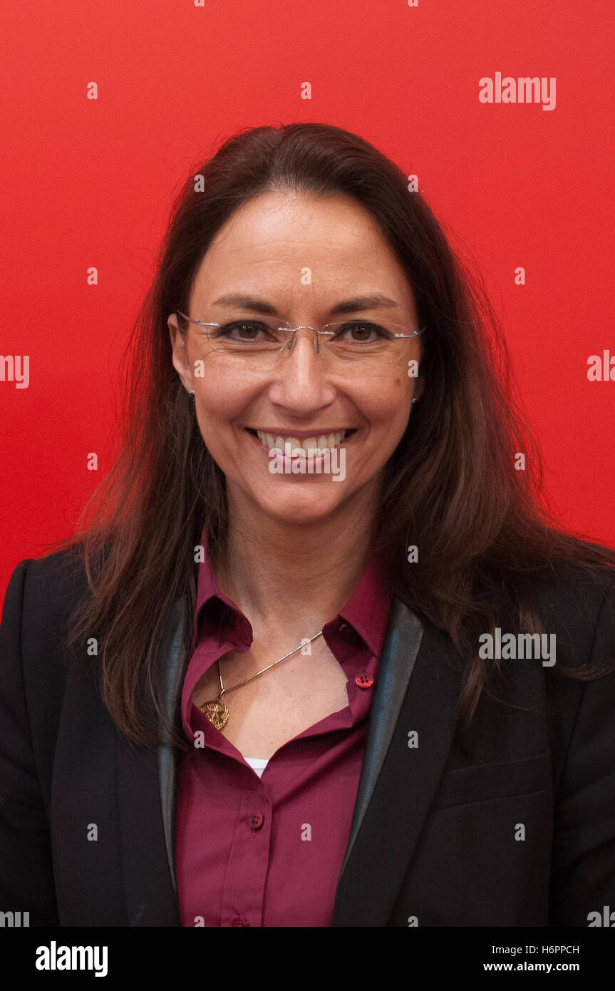 Yasmin fahimi spd hi-res stock photography and images - Alamy