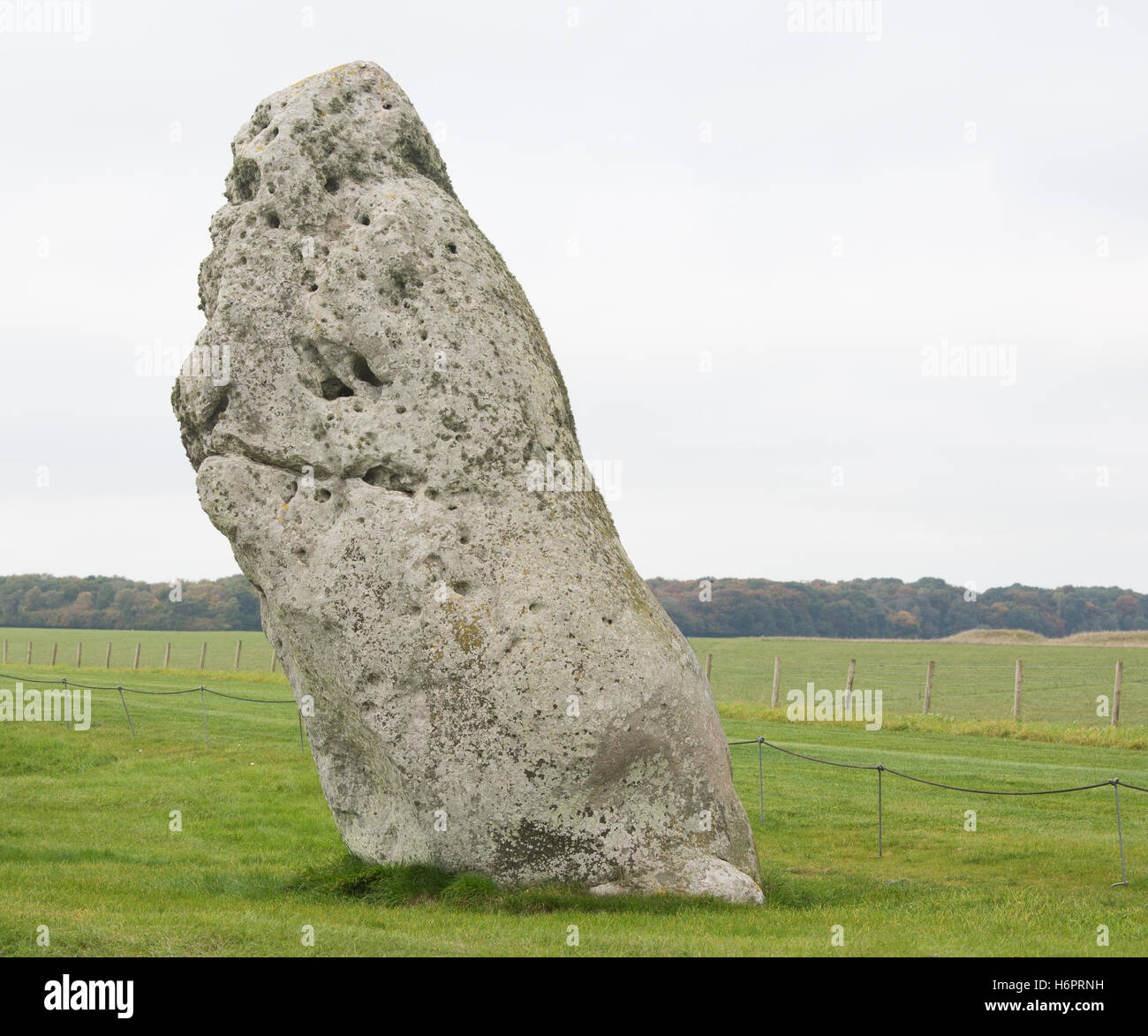 Heel stone stonehege wiltshire hi-res stock photography and images - Alamy