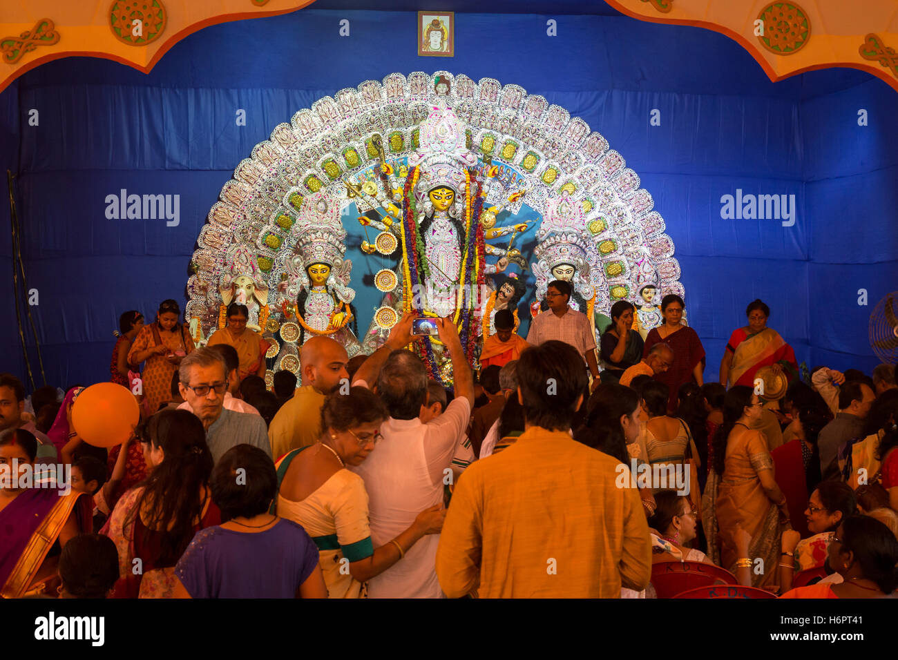 Durga puja pandal hi-res stock photography and images - Alamy