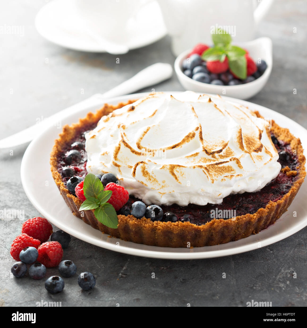 Strawberry tart meringue pie hi-res stock photography and images - Alamy