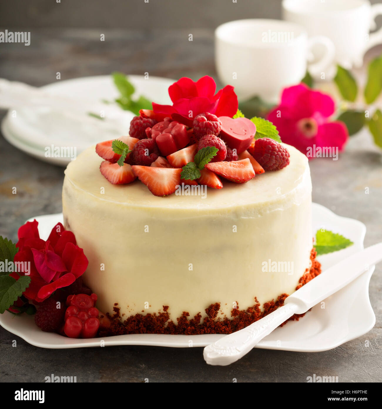 Decorated red velvet cake hi-res stock photography and images - Alamy