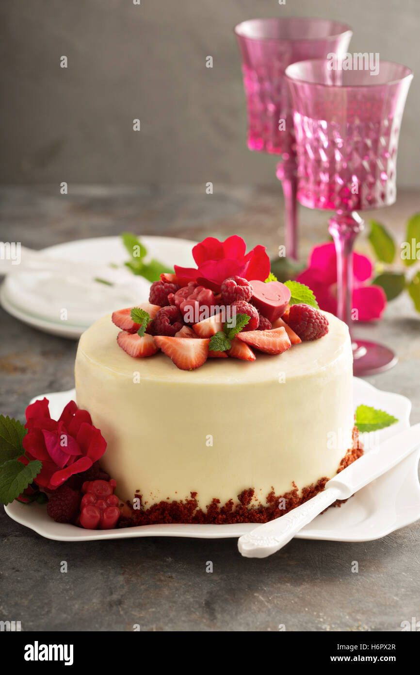 Red velvet cake decorated with strawberry Stock Photo - Alamy
