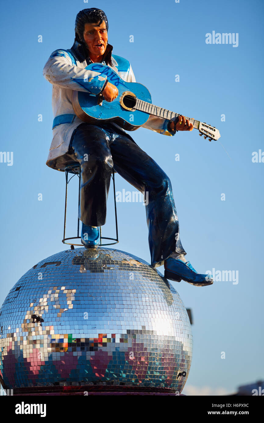 Life size model of elvis hi-res stock photography and images - Alamy