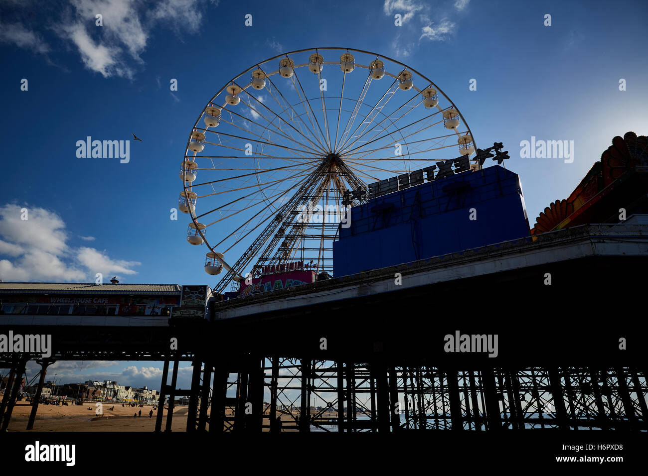 Blackpool pier big wheel ferris central Holiday sea side town resort ...
