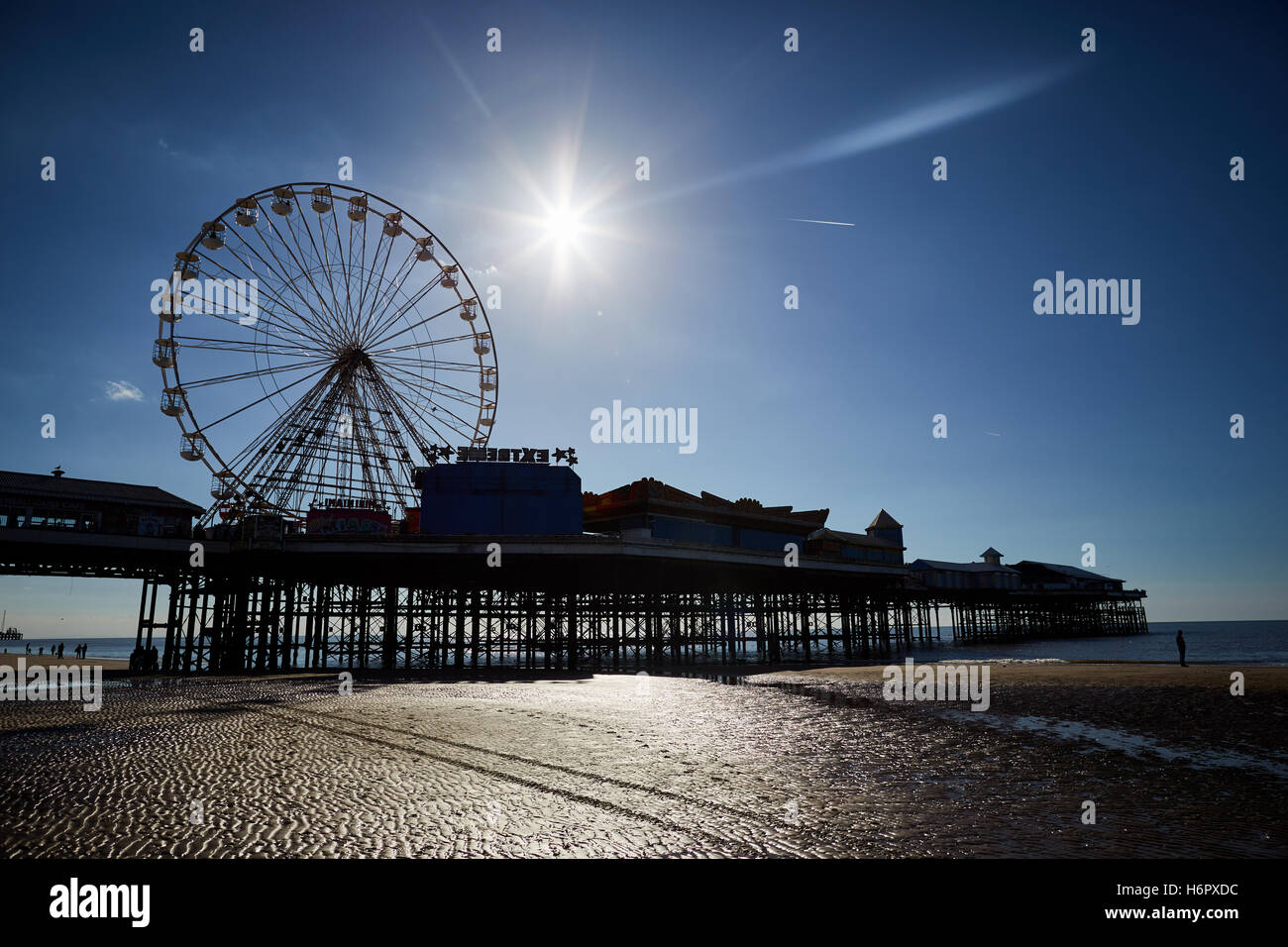 Blackpool pier big wheel ferris central Holiday sea side town resort ...
