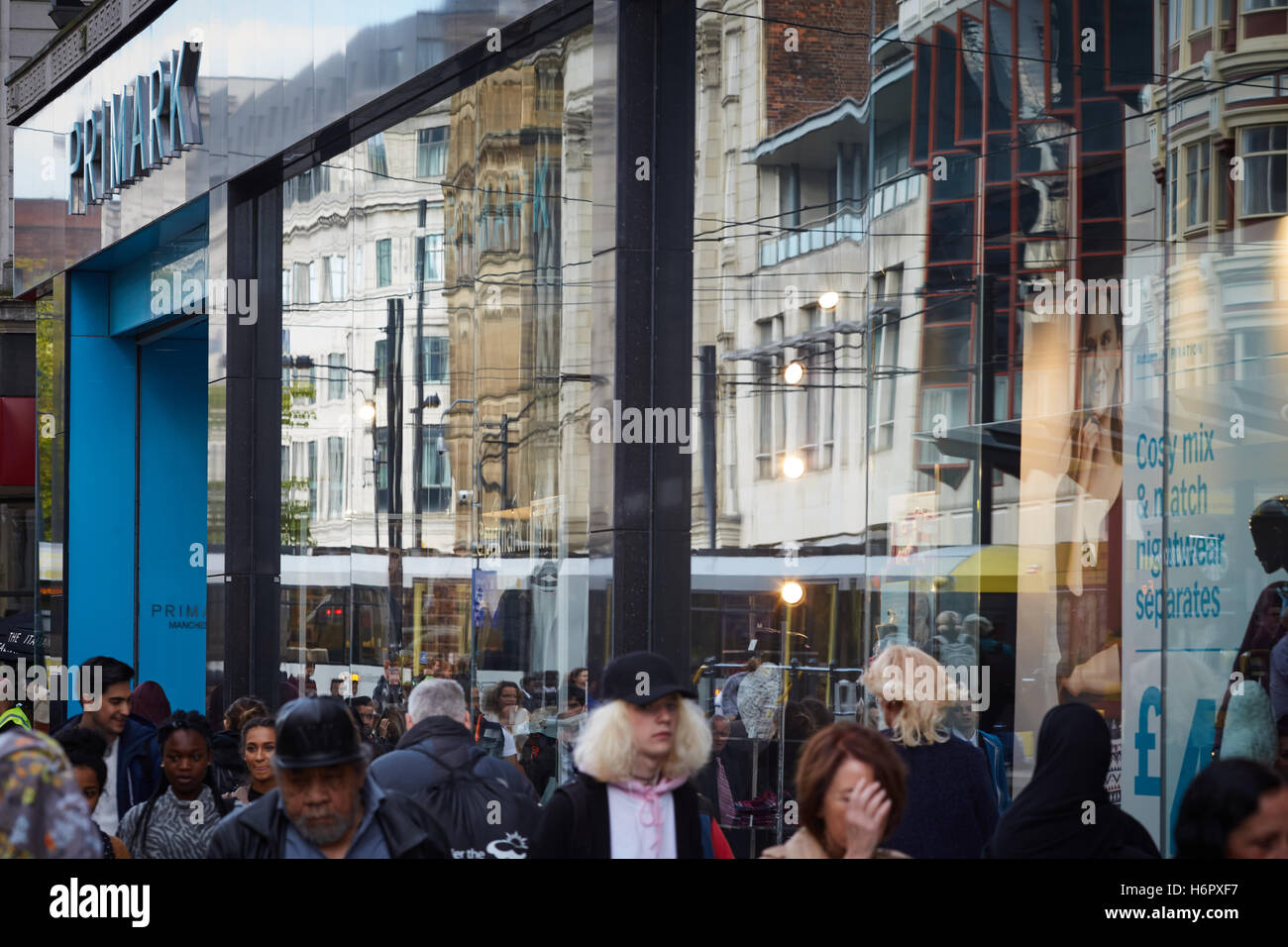 Primark shopping center hi-res stock photography and images - Alamy