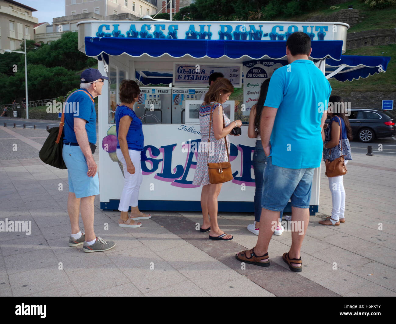 Ice cream booth hi-res stock photography and images - Alamy