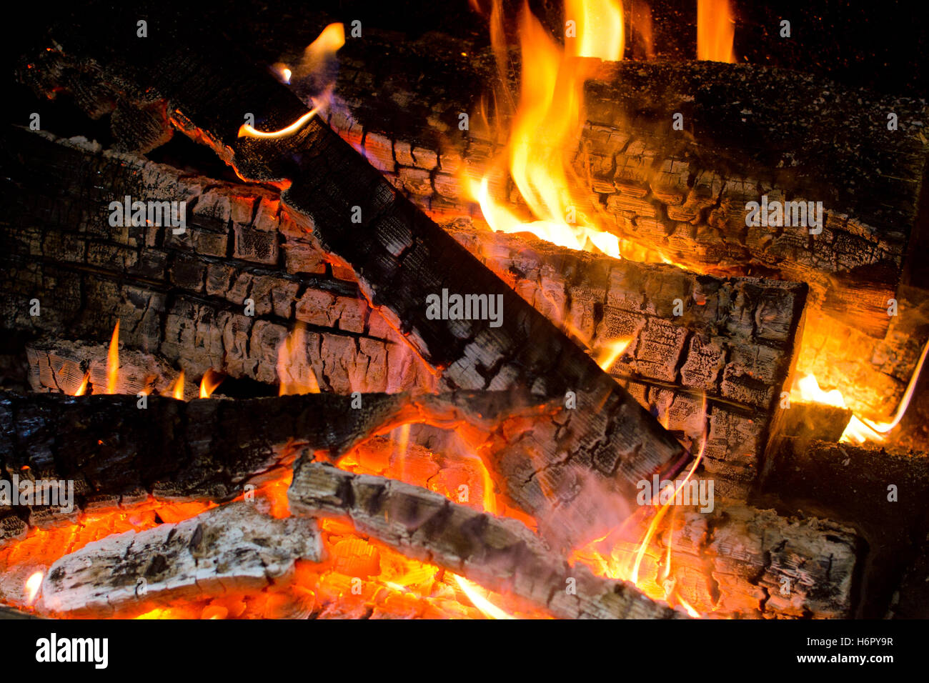 Closeup of wooden logs burning on fire with blazing flames Stock Photo ...