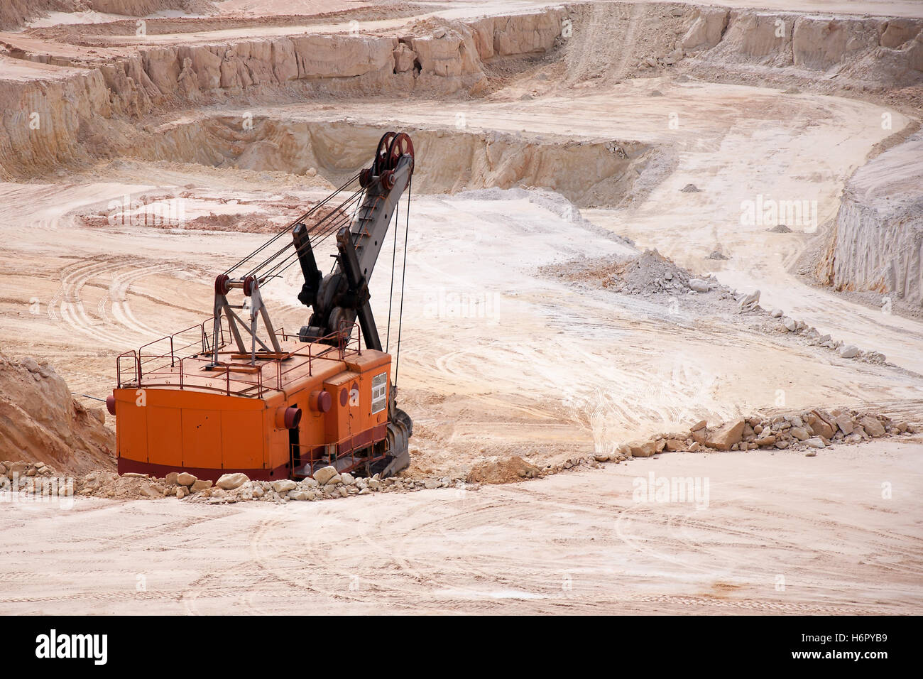 Excavator working in open pit hi-res stock photography and images - Alamy