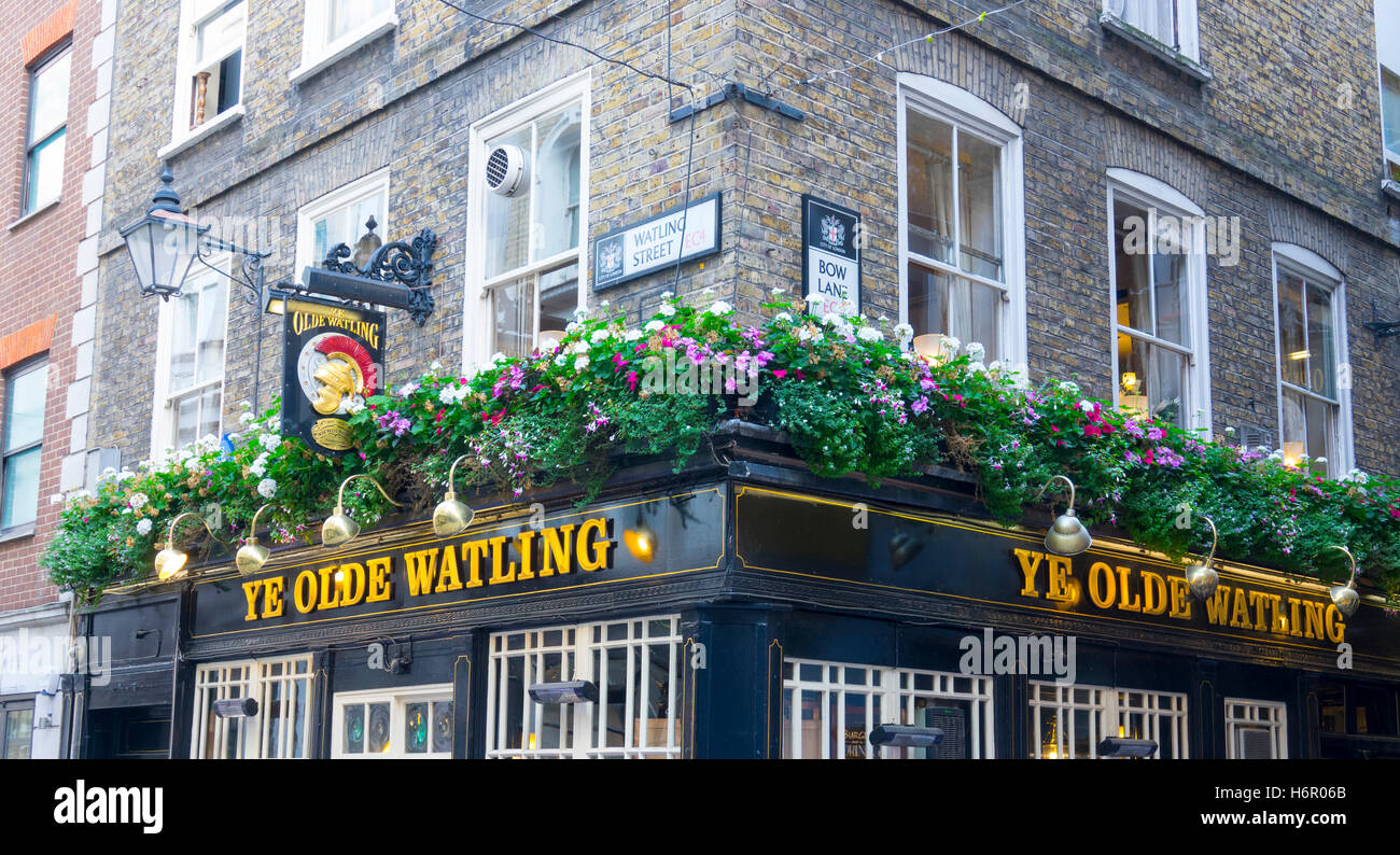 Ye Olde Watling - old pub in the City of London Stock Photo - Alamy