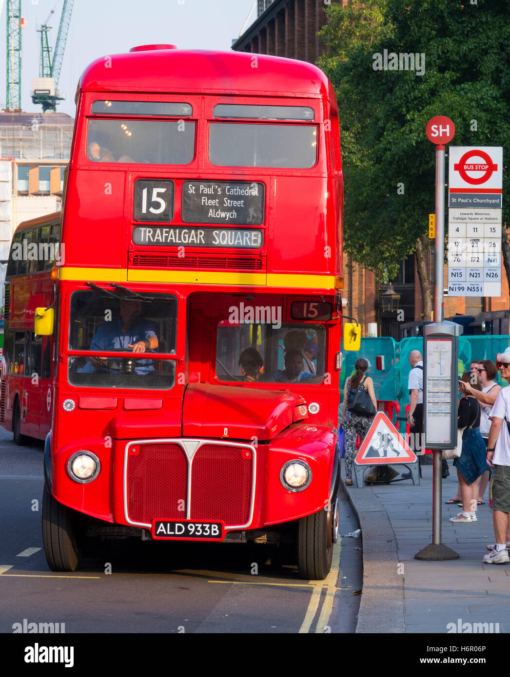 Old Bus to Trafalgar Square in the City of London Stock Photo - Alamy