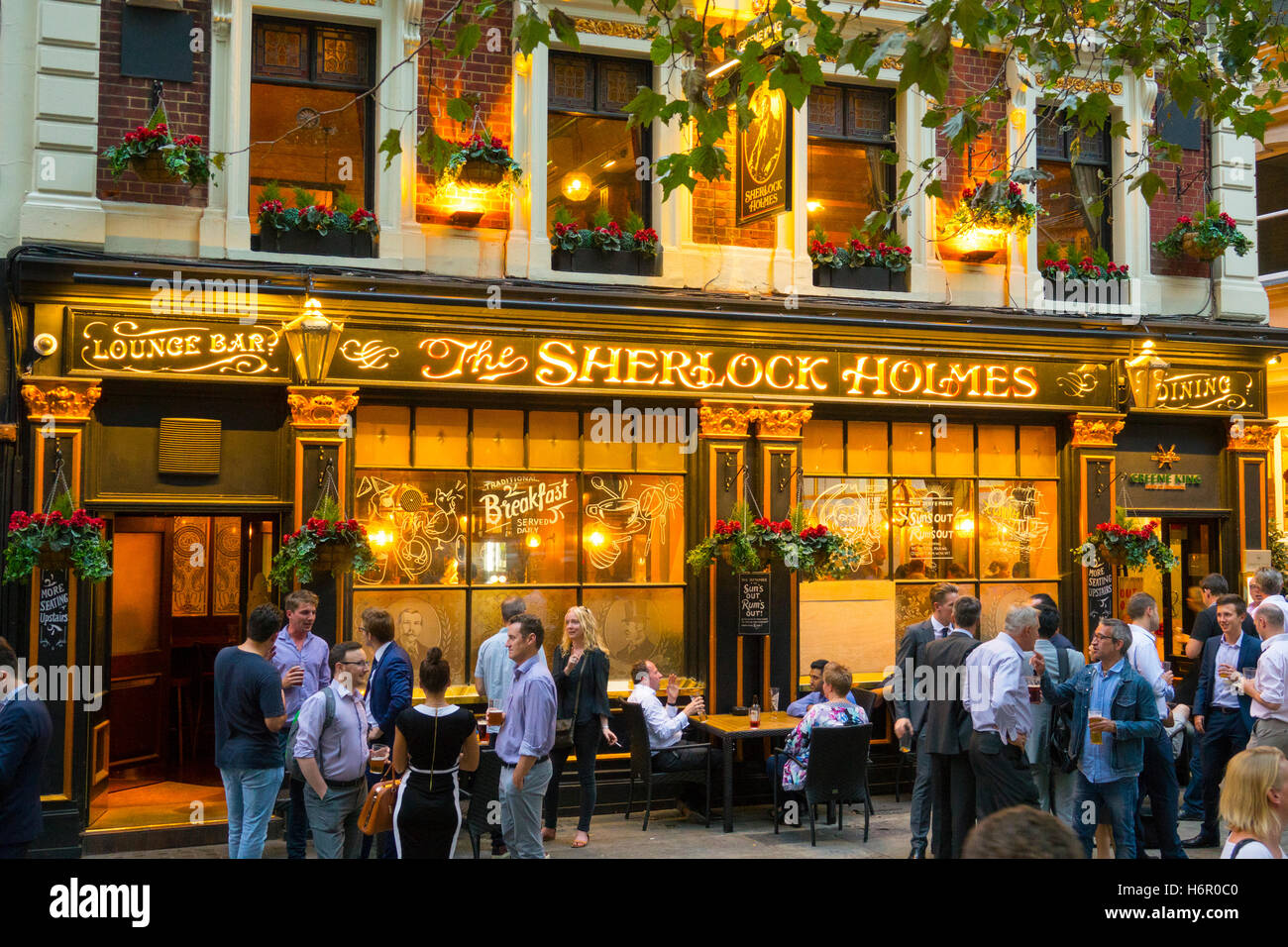 Sherlock holmes pub in london hi-res stock photography and images - Alamy