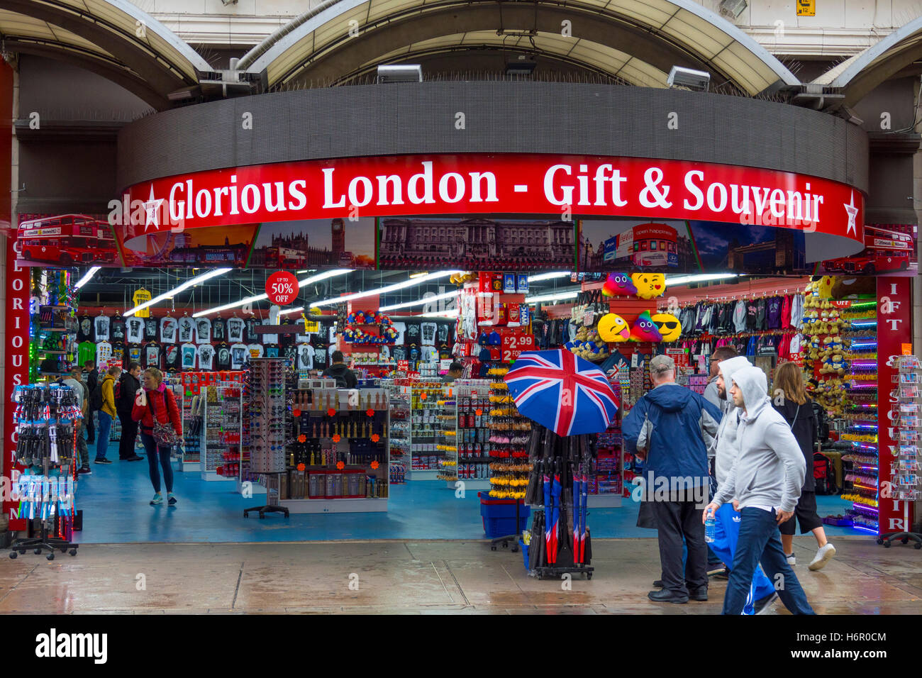 London Gift and Souvenir Shop Stock Photo - Alamy