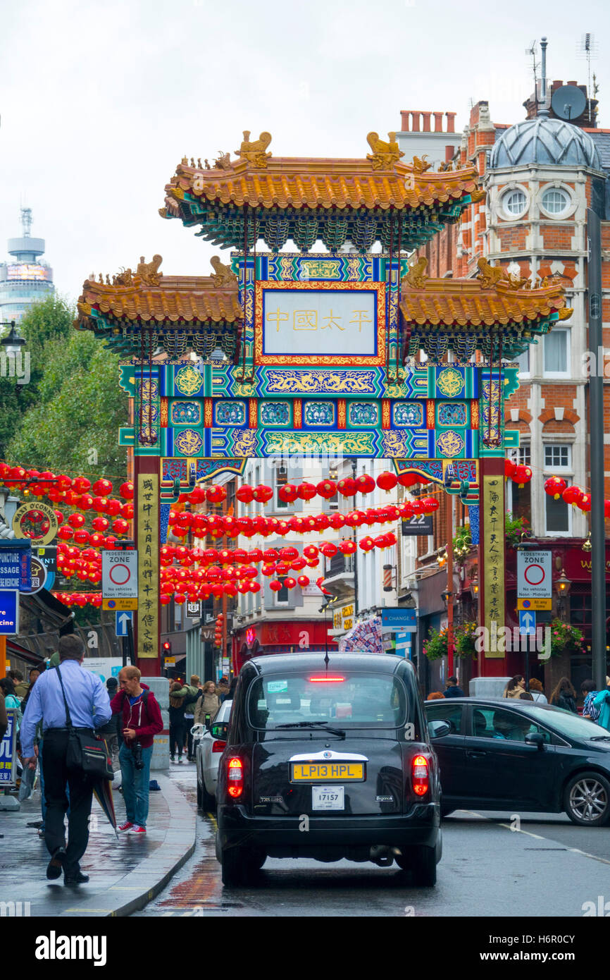 China Town in London on a rainy day - the famous big gate Stock Photo ...