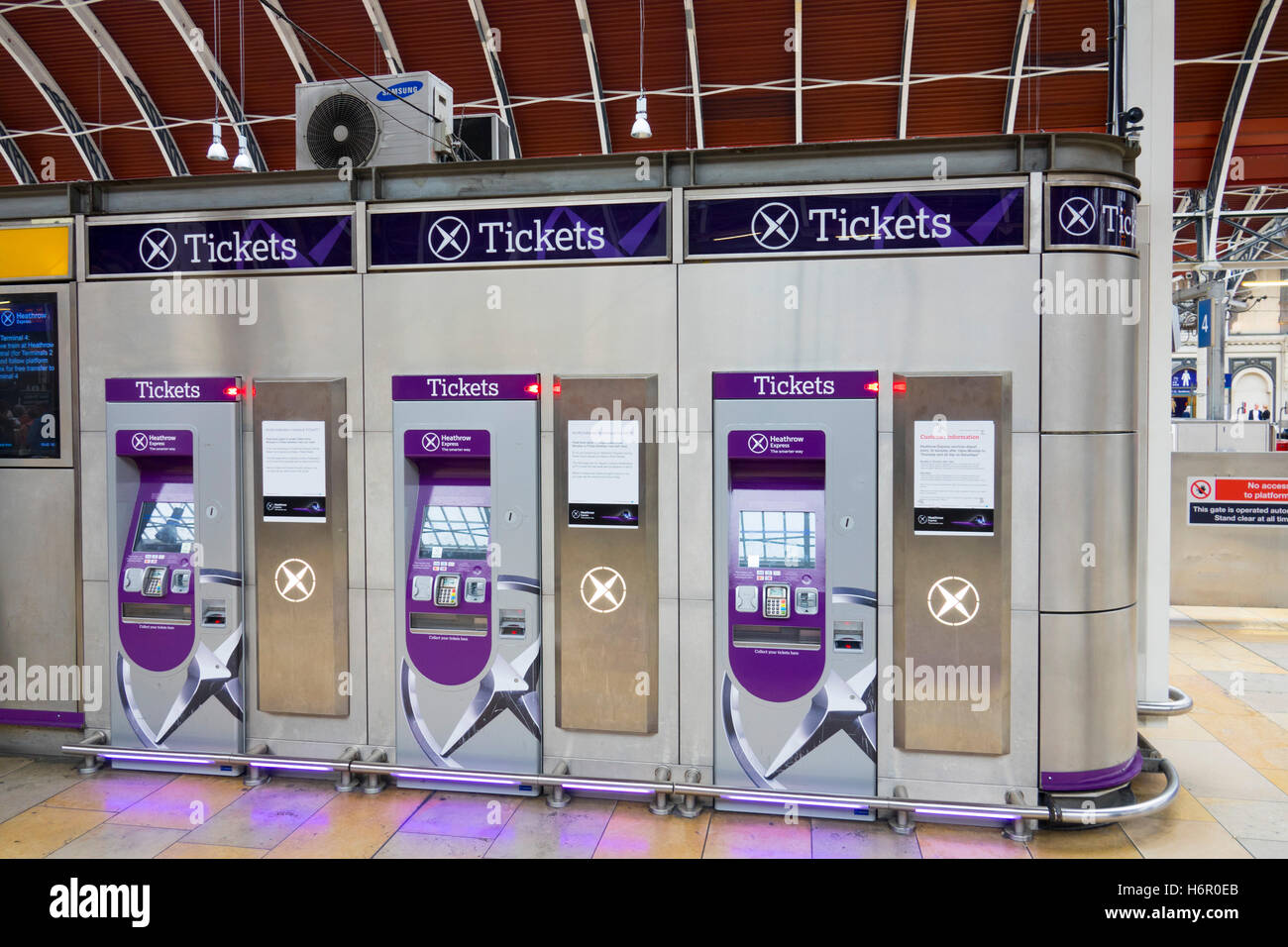 Ticket Sale booth at Paddington Station in London Stock Photo - Alamy