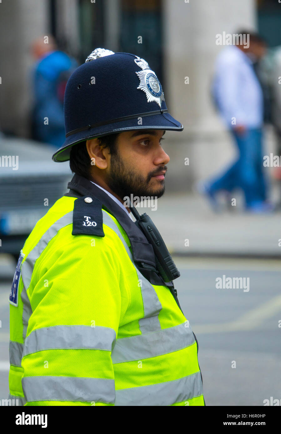 Friendly London Metropolitan Police Officer Stock Photo - Alamy
